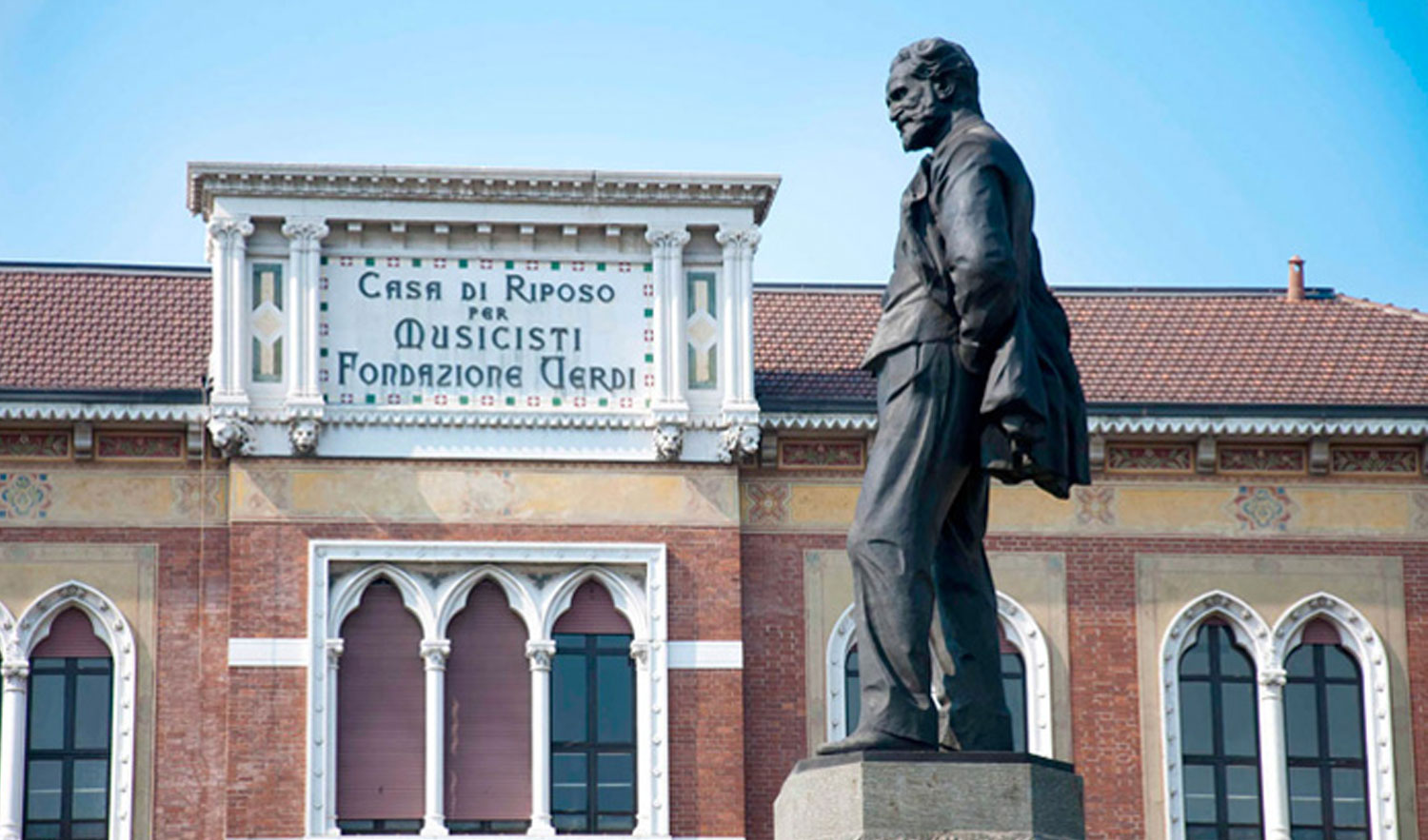 Monument to Giuseppe Verdi in Milan - Club 27 EN